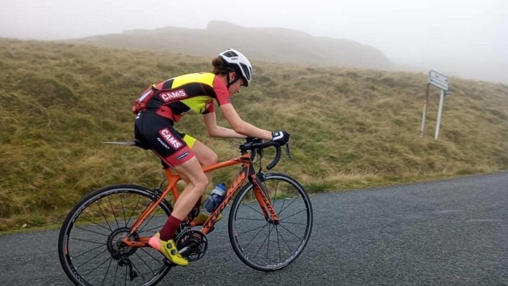 Illi Gardner aos 21 anos quebra o recorde feminino do Everesting – Bike ...